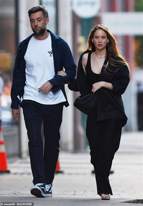 Jennifer Lawrence And Her Husband Cooke Maroney Enjoy A Casual Dinner