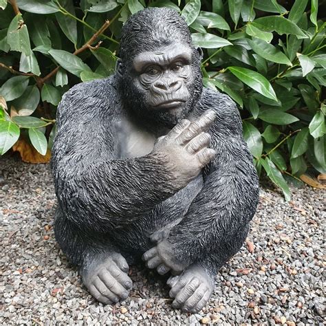 Aspinaworld Gartenfigur Gorilla Figur Zeigt Mittelfinger 32 Cm Figur