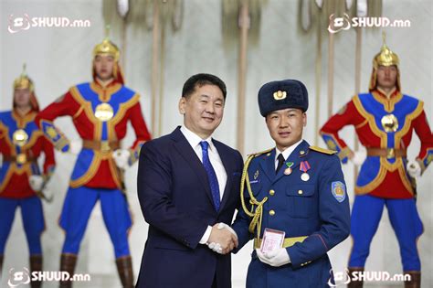 ФОТО Ерөнхийлөгч БНТУ д үүрэг гүйцэтгэсэн алба хаагчдад төрийн цол