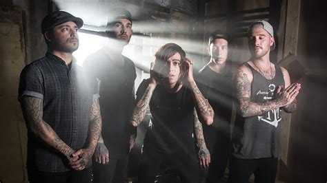 Sleeping With Sirens издават новия си албум Gossip на 22 септември