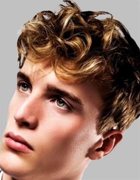 Чоловічі стрижки для кучерявого волосся