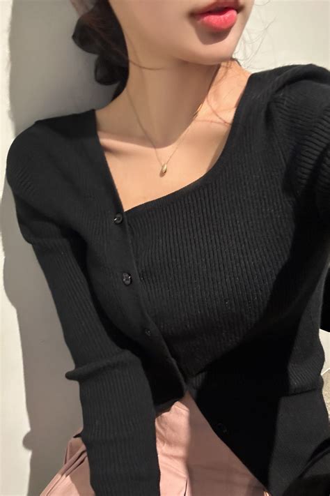 애니웨어 언발란스 오프숄더 골지 가디건