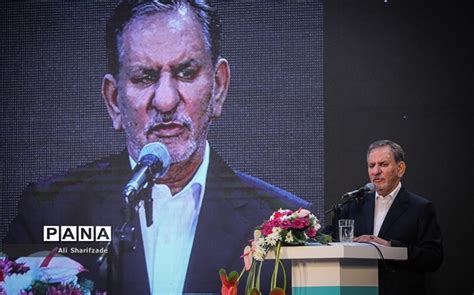 خواب عمیق هنگام سخنرانی اسحاق جهانگیری عکس دیدبان ایران