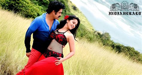 Anushka Shows Her Sex Appeal In These Hot Photos