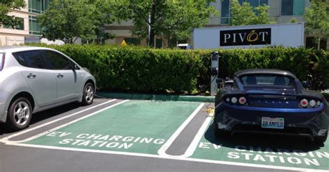 늘어나는 전기차충전소 부족으로 싸움 커질라