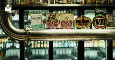 다양한 종류의 맥주가있는 바 사진 Unsplash의 무료 알코올 이미지
