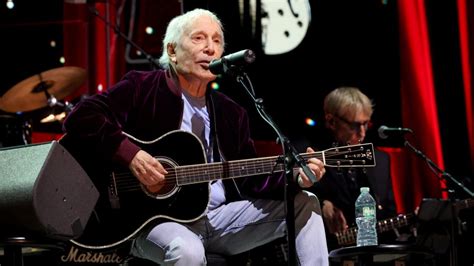 Paul Simon Cannot Sing Like He Used To But Hes Saying Goodbye On His