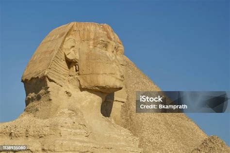 북아프리카의 카이로 이집트의 스핑크스와 기자 대 피라미드 0명에 대한 스톡 사진 및 기타 이미지 0명 거인 건조 기후