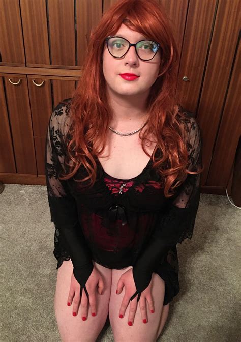 enjoying evening in full sissy mode : r/SissificationProject