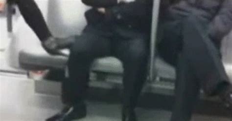 하이힐녀의 응징이 필요 할 시기 쩍벌남들 긴장하라