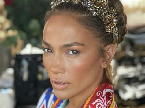 ჯენიფერ ლოპესი ქართველი დიზაინერის ცეცხლოვანი კაბით ფოტო 14 09 2021