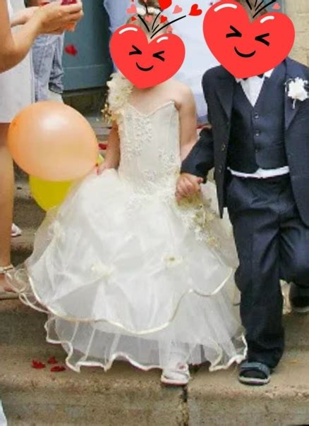 Продам очень Красивое платье цвет ШАМПАНЬ для девочки возраст от 4 до 8 лет ПЛАТЬЕ КАРСЕТНОЕ