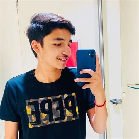 Dev Mahida (@silu_official_07) • Threads, Say more