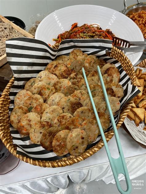 김수현배우님 어느날촬영장 밥차서포트케이터링밥차출장뷔페드라마촬영장밥차푸드트럭밥차서포트밥차촬영장밥차연예인서포트