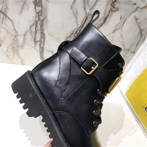 Женские кожаные ботинки с металлическими вставками; Fadhion Botas ...