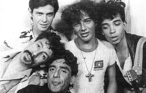 Kubero Díaz el último hippie que sigue pintando la aldea de música Infobae