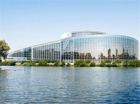 И Европейският парламент даде зелена светлина на България по пътя към еврозоната