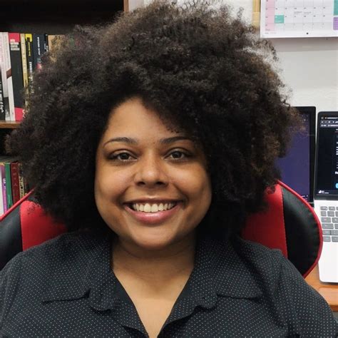 Jhenyffer Oliveira Medium