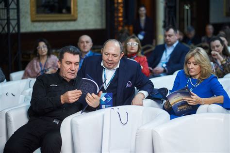 Як долати виклики війни київський форум зібрав світових лідерів думок Вечірній Київ