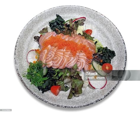 일본 사시 미 연어 혼합 샐러드 클리핑 경로와 흰색 배경에 고립 된 세라믹 돌 판 접시에 봉사 건강한 생활방식에 대한 스톡 사진 및 기타 이미지 Istock
