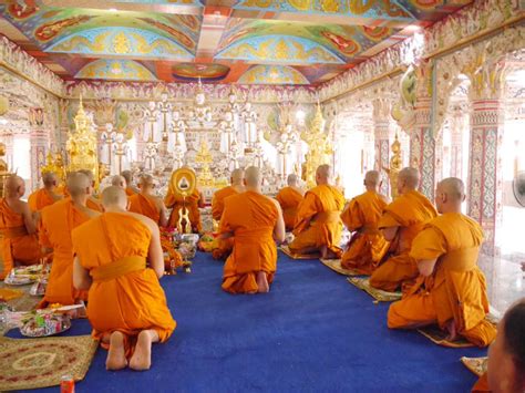 สวัสดียามเช้า วันเสาร์ ซึ่งวันนี้วันพระ วันอาสาฬหบูชา ขึ้น ๑๕ คํ่า เดือน ๘ วันอาสาฬหบูชา เป็นวัน