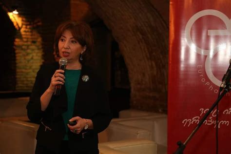 რა ზიანი მოაქვს ბავშვისთვის ეკრანთან გამოკვებას ინტერვიუ პედიატრთან დედამ იცის