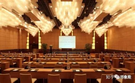 商务礼仪丨会议着装本是件小事，处理的不当才变成大事！ 知乎