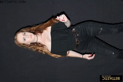 Lovely Hottie Showing Her Nice Body In A Black Outfit 15 Photos