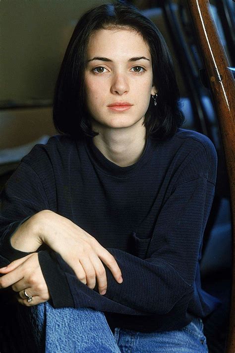 Winona Ryder A Los 19 Años En 1990 Winona Ryder Style Winona Ryder