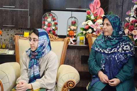 تقدیر رئیس رسانه ملی از فرناز حسن زاده رتبه برتر کنکور سراسری در گروه تجربی