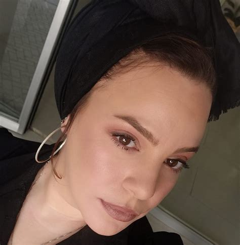 אסתר כל אישה מלכה