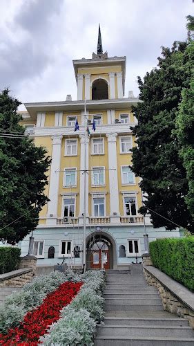 335 отзива за Висше военноморско училище „Н Й Вапцаров“ Училище в Варна Варна