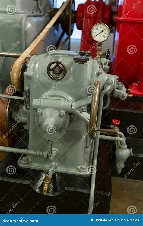 Visualizzazione Dettagliata Di Un Classico Motore A Generatore Idroelettrico Industriale Del