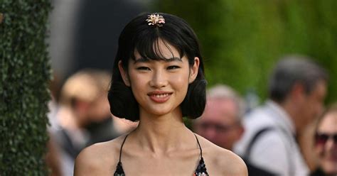 에미상 시상식 도착하는 오징어 게임 배우 정호연