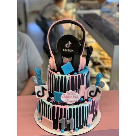 Торта Tik Tok 6 на супер цена Торти за момичета Tortibrimeksbg 🍰 ️🥧