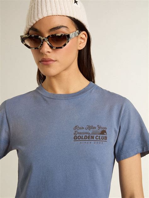 가슴에 프린트가 더해진 여성 페이디드 라이트 블루 티셔츠