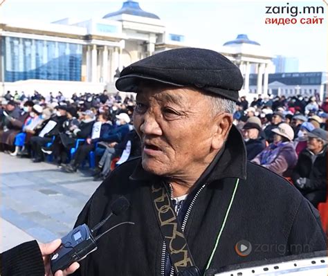 Тэтгэврийн жилийг 7 биш 5 жилийн дунджаар тогтоохыг шаардаж жагсаж байна