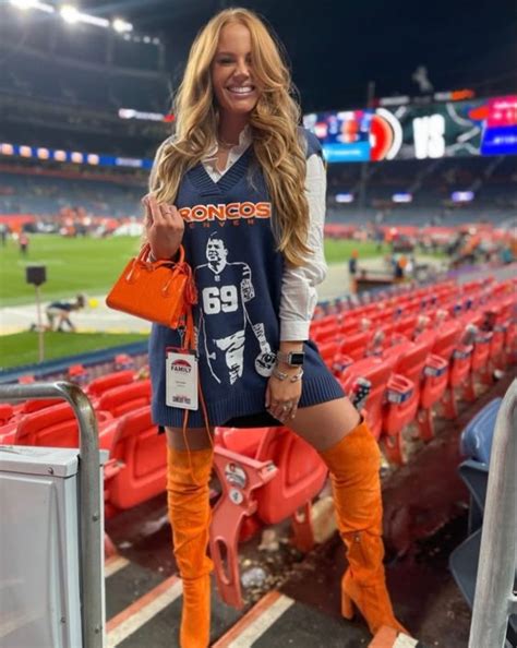 Nfl Girlfriends And Wives Outfits Spice Up Game Day Acadia Broadcasting