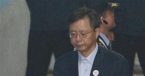 우병우 구속기한 하루 앞두고 또 구속 법원 증거인멸 우려한 듯