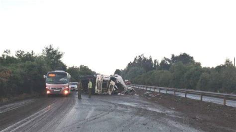 San José De La Mariquina Conductor Fallece Tras Volcar Camión Con