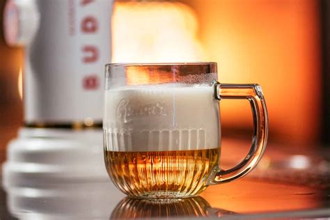 NghỆ ThuẬt RÓt Budvar