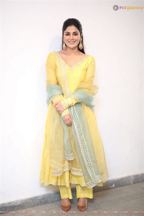 Samyuktha Menon Actress HD Photos Images Pics And Stills Indiglamour Com 567830