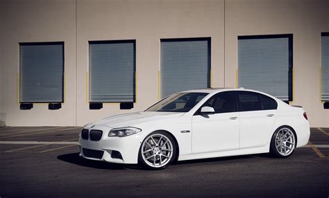 Hd Wallpaper Bmw F10 550i White 5 Series Garages