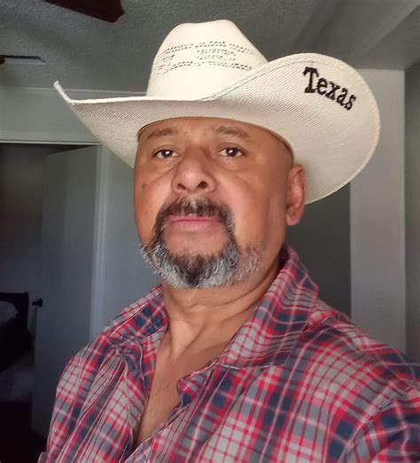 “aquí Se Trabaja Duro” Adolfo Mejía Migrante Y Constructor Guatemalteco