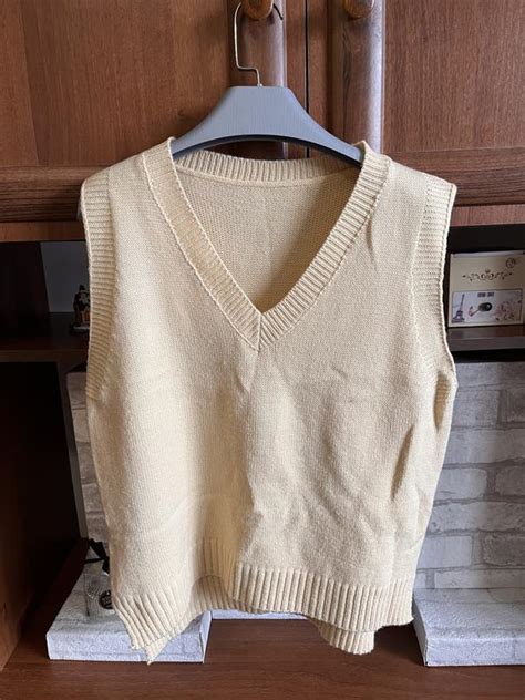 Жилетка — ціна 60 грн у каталозі Жилети Купити жіночі речі за доступною ціною на Шафі Україна