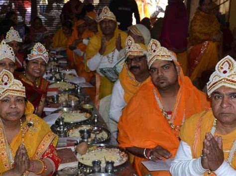 Scientist Saint Acharya Shri 108 Nirbhay Sagar Maharaj Mangal Discourse Meerut News Live