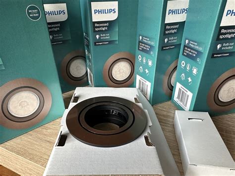 Лунички за окачен таван за вграждане Philips Оригинални гр София Света Троица • Olx Bg