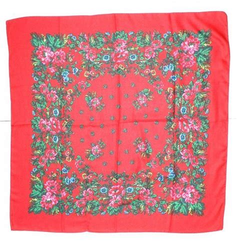 Batic traditional viu colorat cu modele populare inspirate din natura