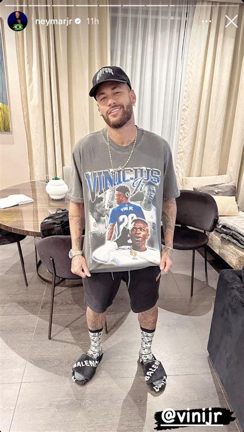 Neymar Showing Love To His Idol Rrealmadrid