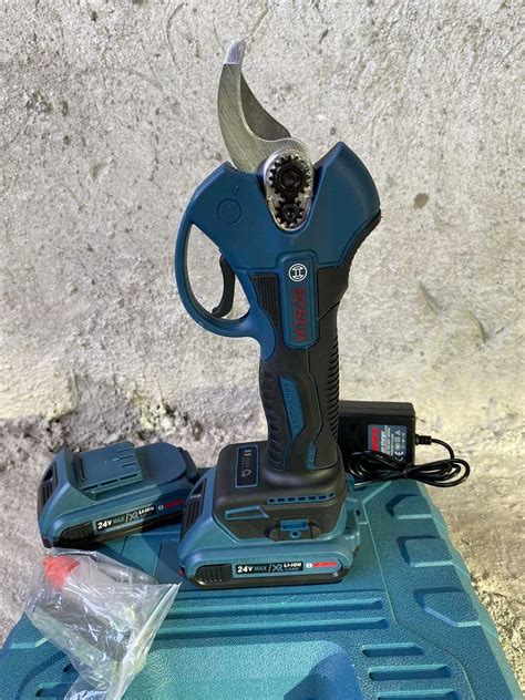 Акумулаторна лозарска ножица BOSCH 18V/24V 5Ah до 30мм. БОШ ГАРАНЦИЯ гр ...